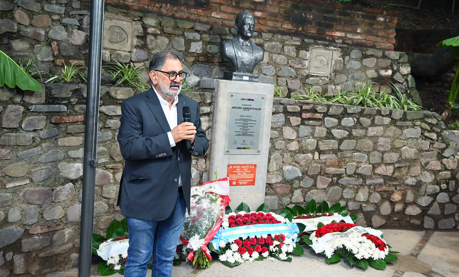 Homenaje al ex presidente Arturo Umberto Illia en el 41° aniversario de ...